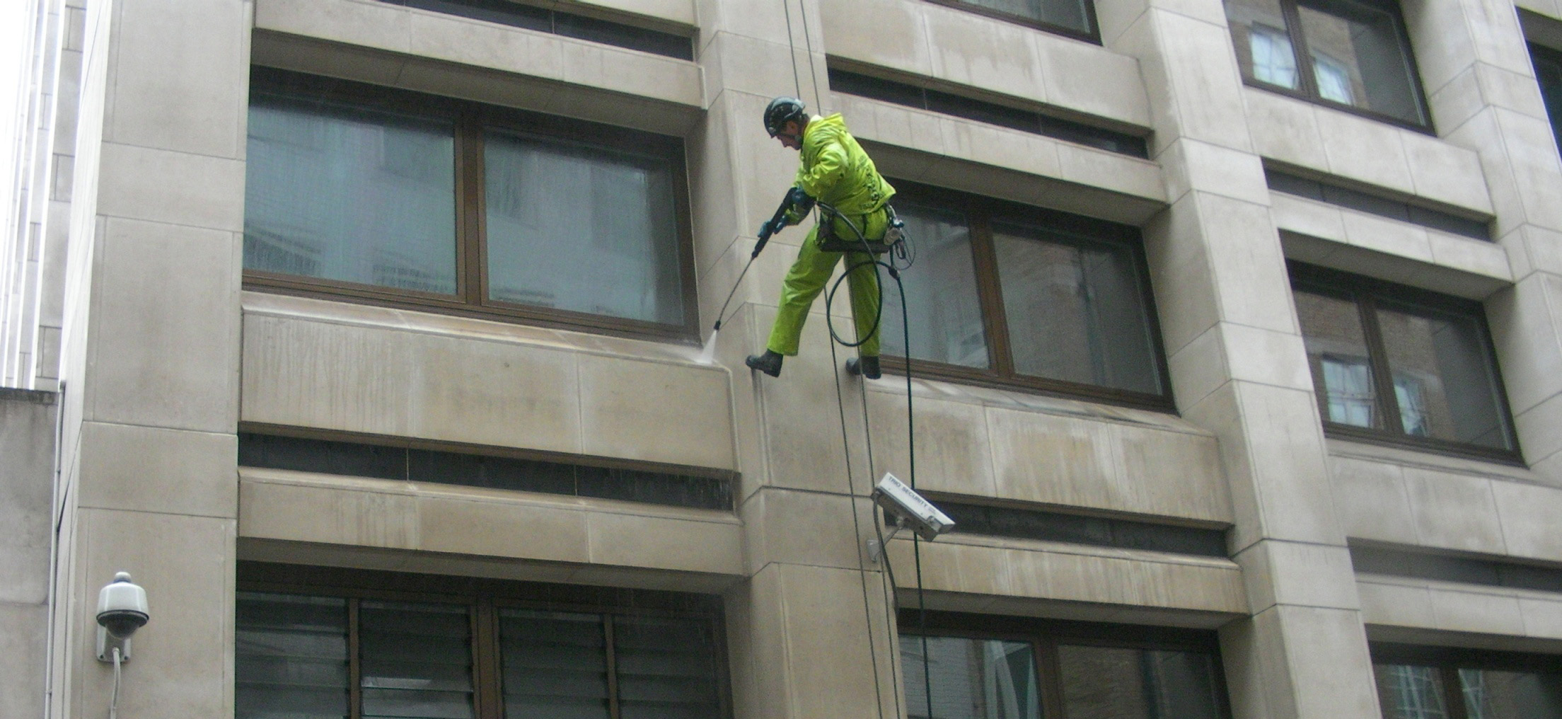 Stone facade jet wash cleaning - Carlton House Terrace - Abseil Commercial